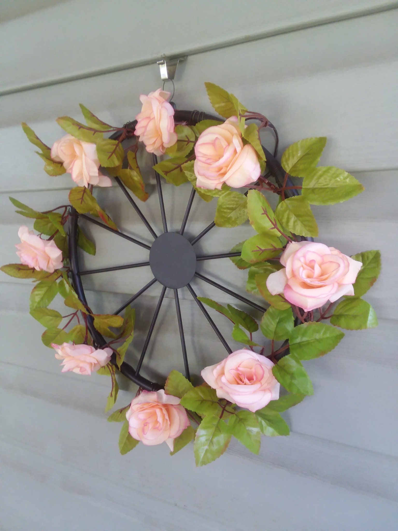 Rose Wagon Wheel Wreath - Etsy
