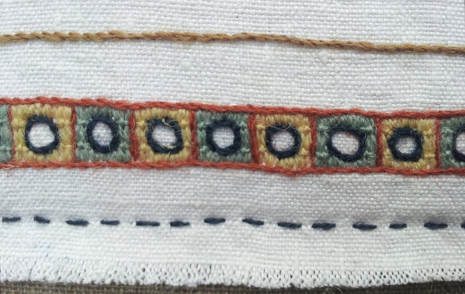 Bayeux Stitch, Dark Bird, Ancient Creatures, Mythical Animals, Tapestry ...