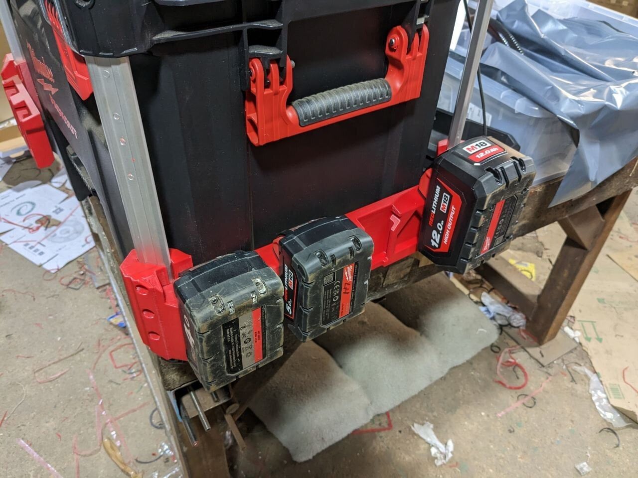 Milwaukee PACKOUT Integrated Battery Storage M12, M18 External/internal ...