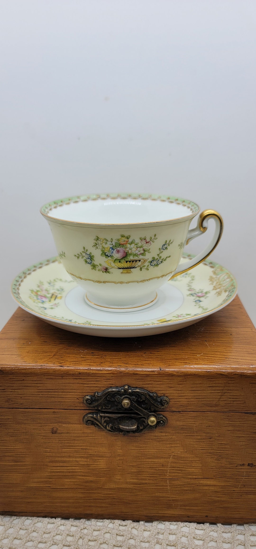 Set of Ten Meito Ambassador Flat Cups and Saucers, Cream Band, White ...
