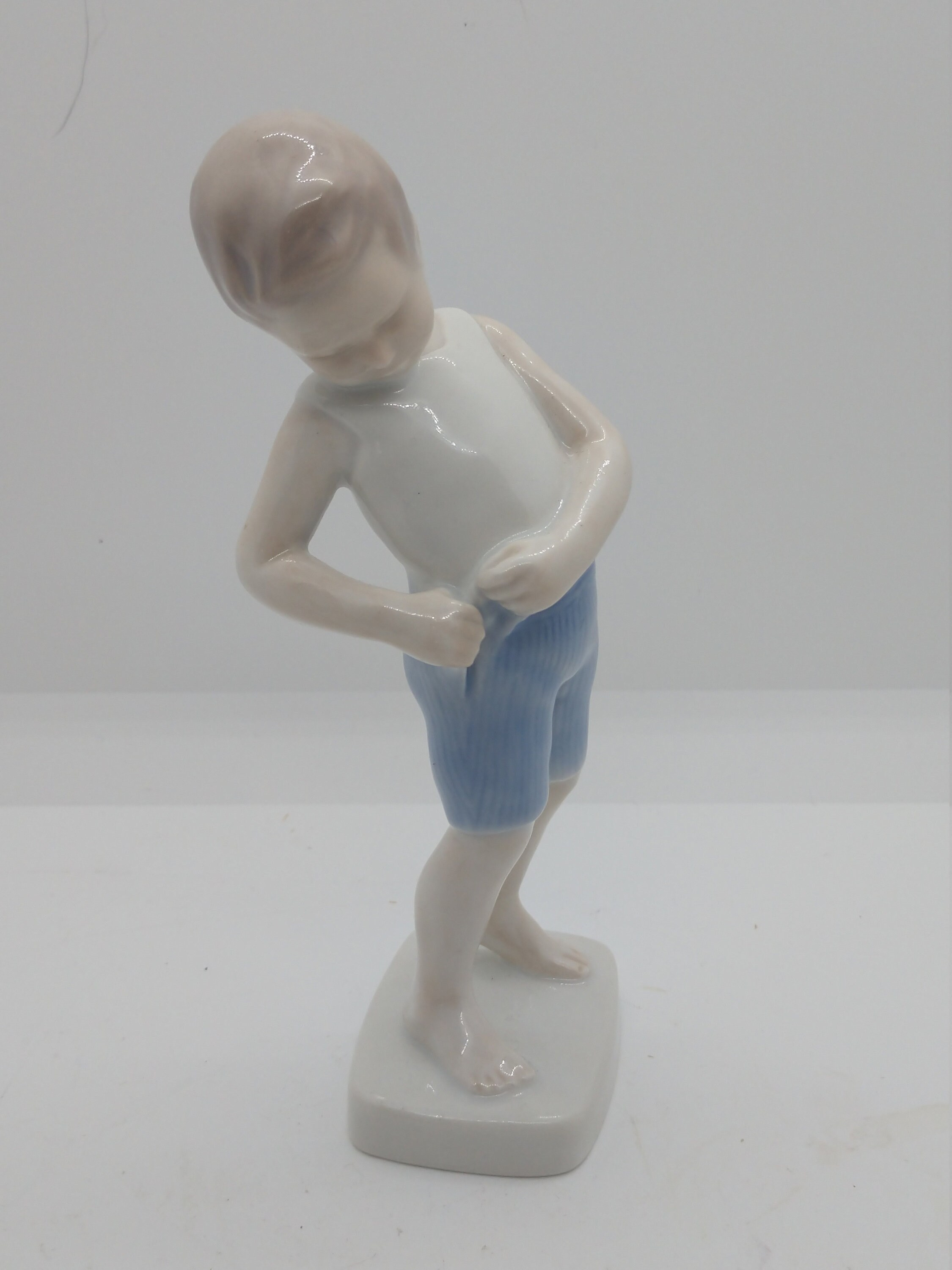Tiny Tot Model #1759 777 Made in Denmark Bing and Grondahl Figurine of ...