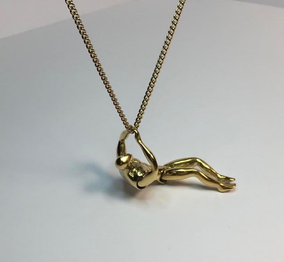 Rare! Gold-plated bodybuilder puppet pendant from the… - Gem