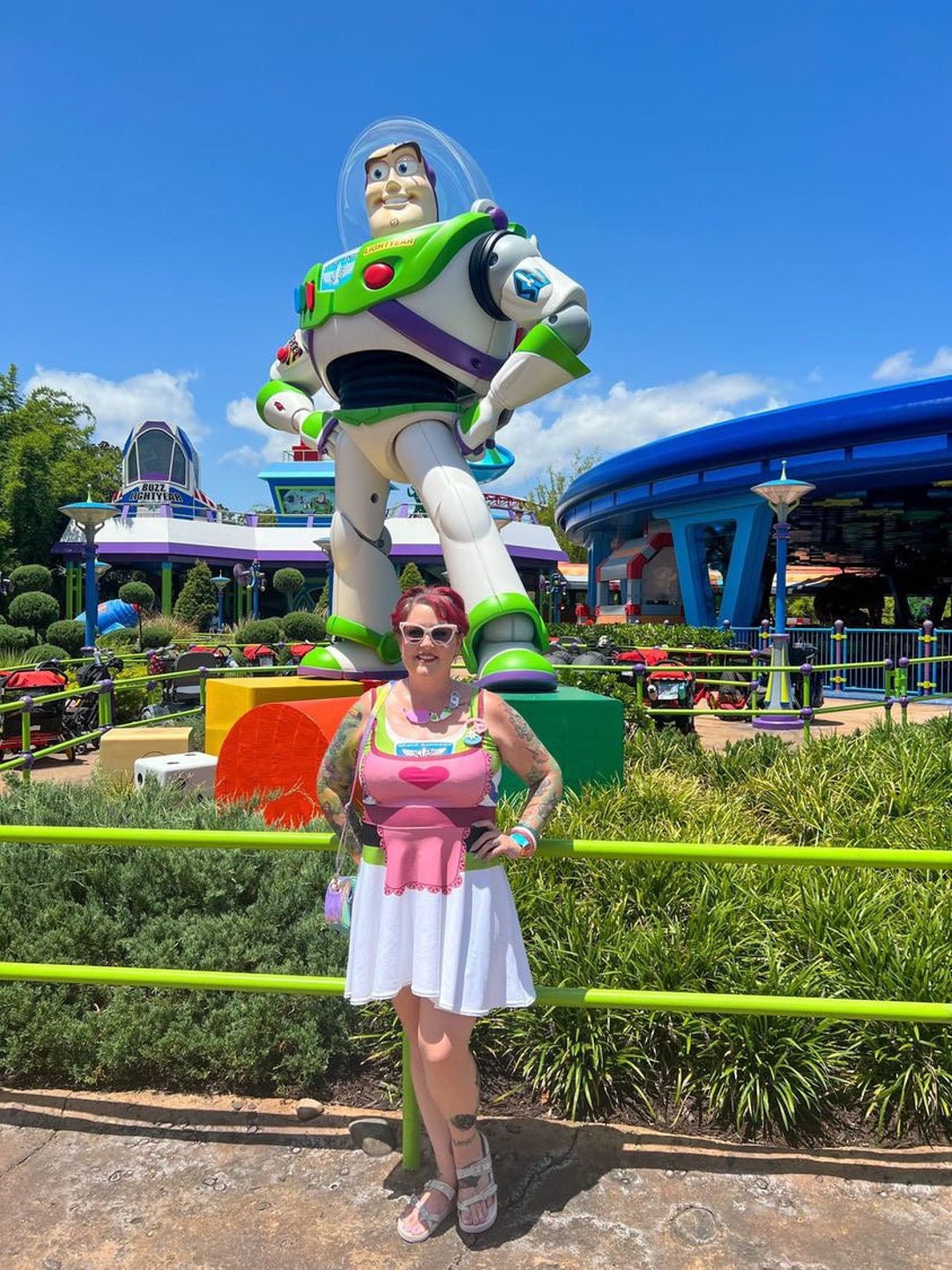 Cosmic Spin: 'the Nesbitt' Women's Sleeveless Athletic 'buzz' Skater ...