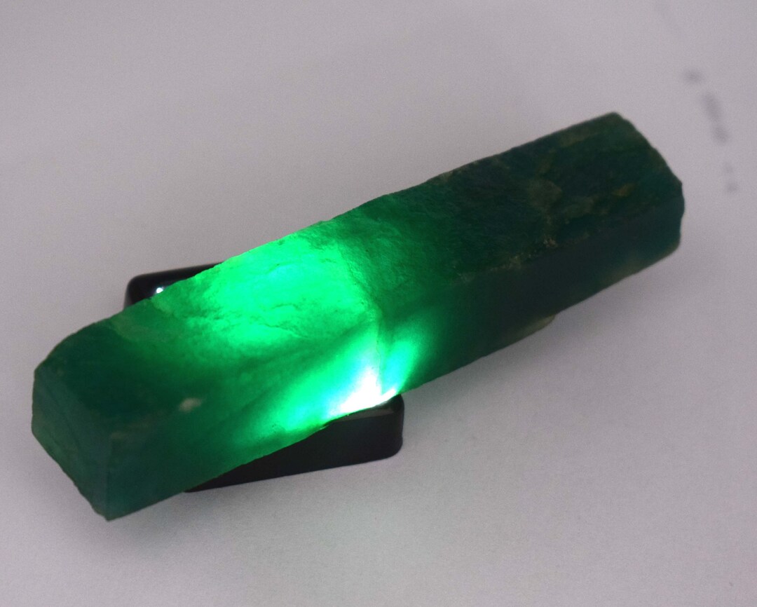 Natural Emerald Rough Stick Gemstone Rough 309 Ct Certified Green ...