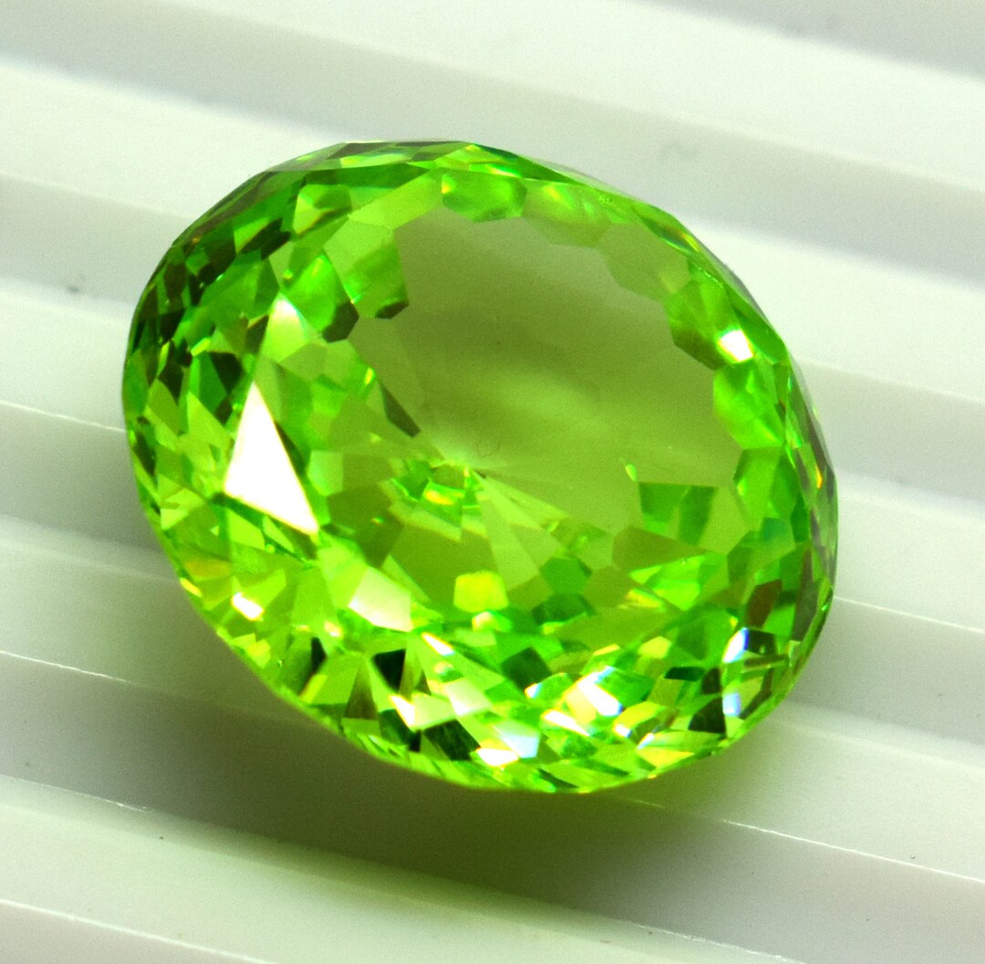 Natural Green Beautiful Green Zircon Combodia Round Cut Brilliant Cut ...