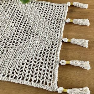 Haakpatroon loper / gehaakte tafelloper EAST (patroon in Engels en ...