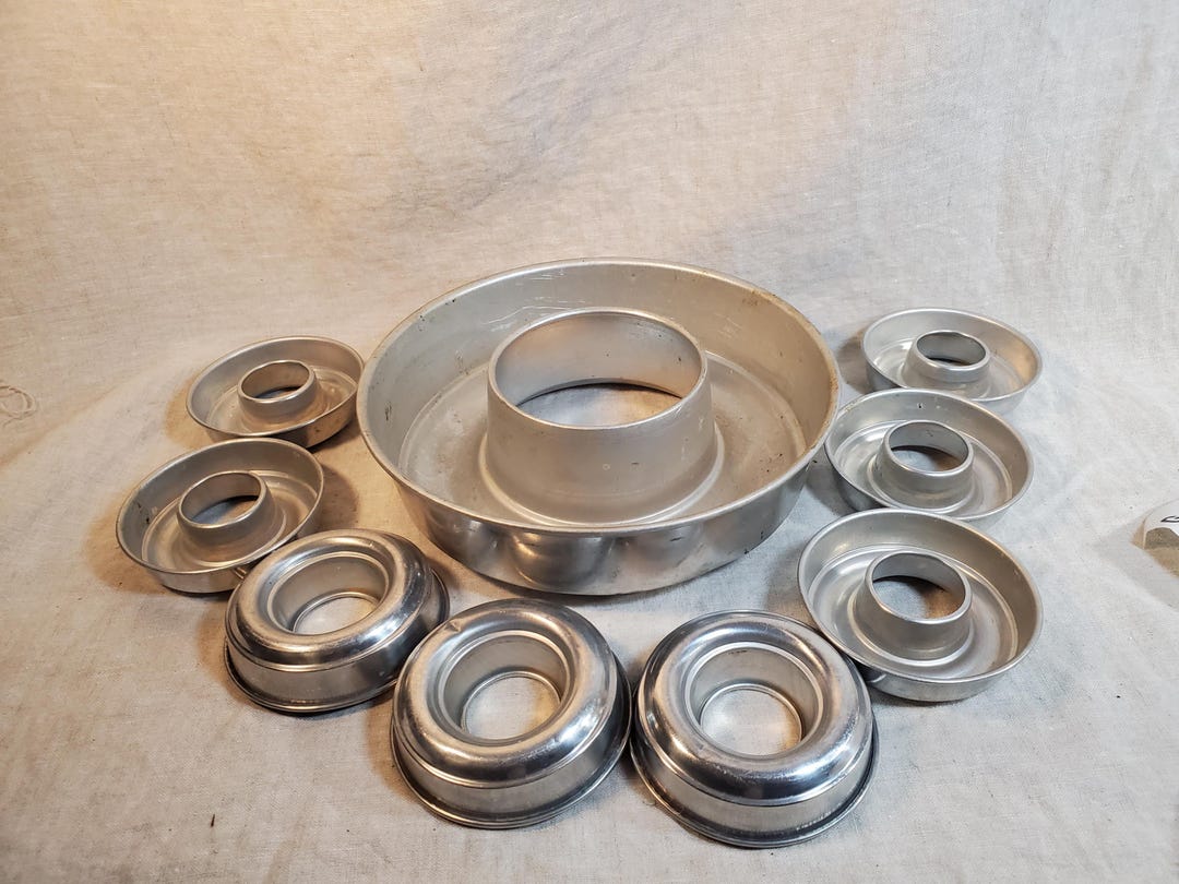 Aluminum Cake Molds, Vintage Bundt, Large and 8 Small Jelly Forms ...