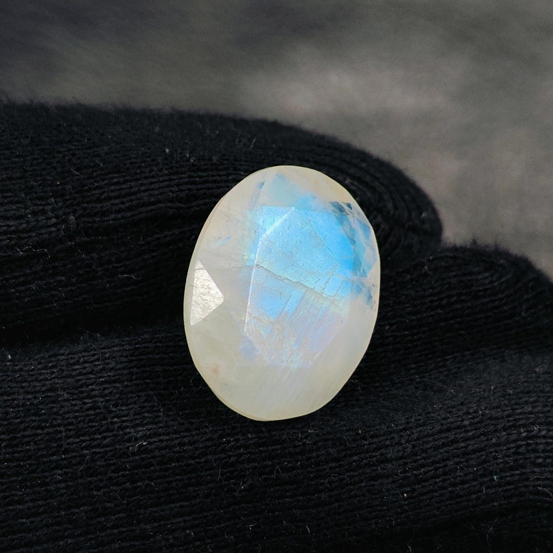 Very Pretty Blue Flashy Rainbow Moonstone Faceted Oval Shape Size ...