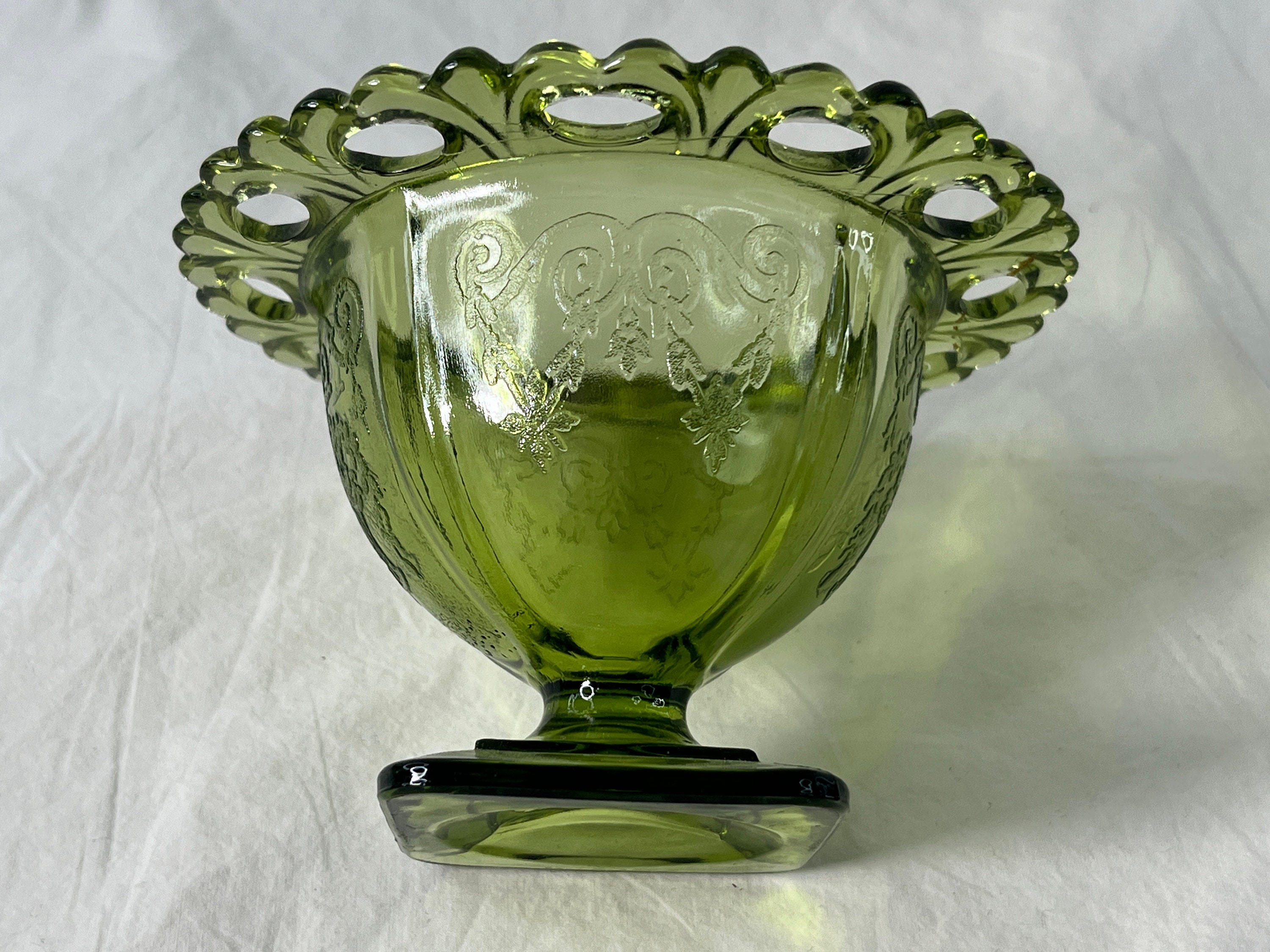 Vintage 1920s Indianna Glass Avocado Green Lorain Flower Pattern Square ...