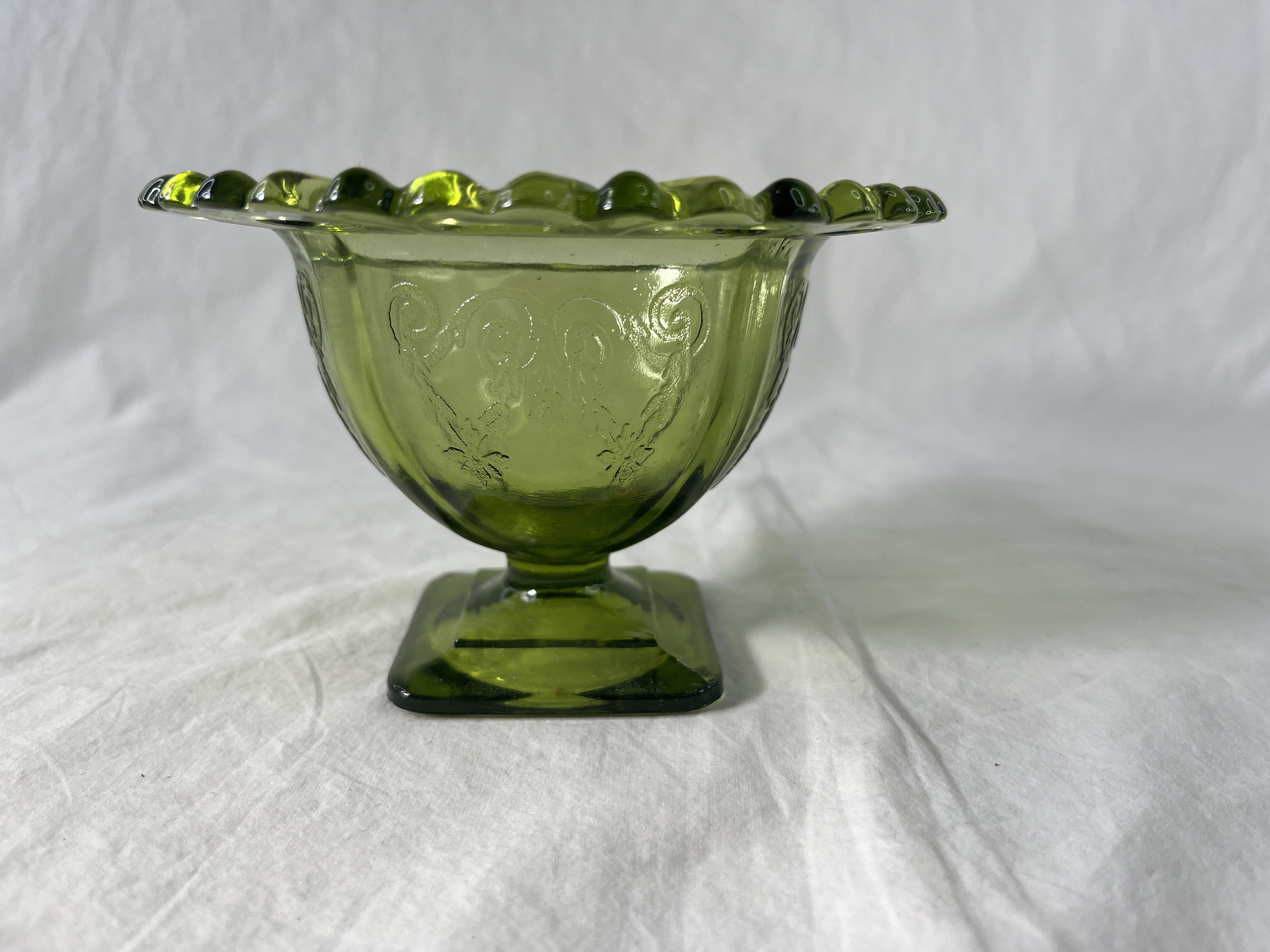 Vintage 1920s Indianna Glass Avocado Green Lorain Flower Pattern Square ...