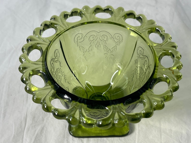 Vintage 1920s Indianna Glass Avocado Green Lorain Flower Pattern Square ...