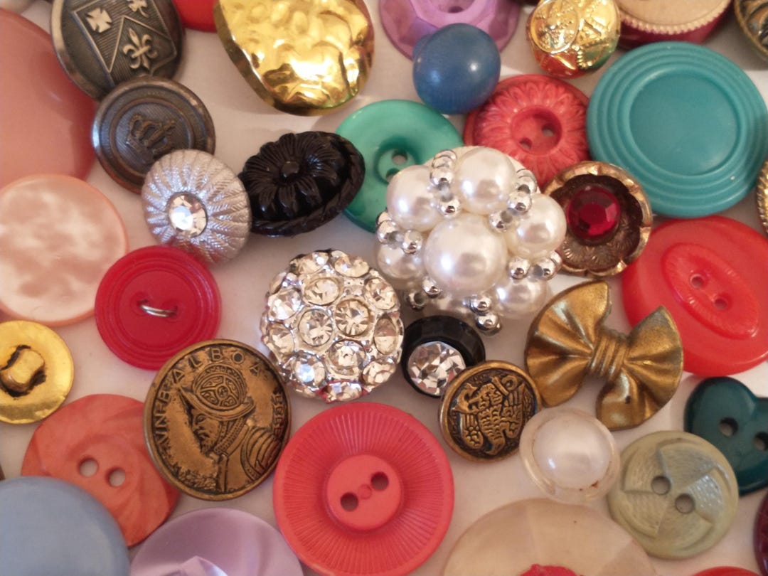 Vintage Buttons Lot 100 Buttons / All Included/ Assorted Button Lot ...