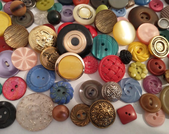 Vintage Buttons Lot 100 Buttons / All in the Picture Included/ Assorted ...