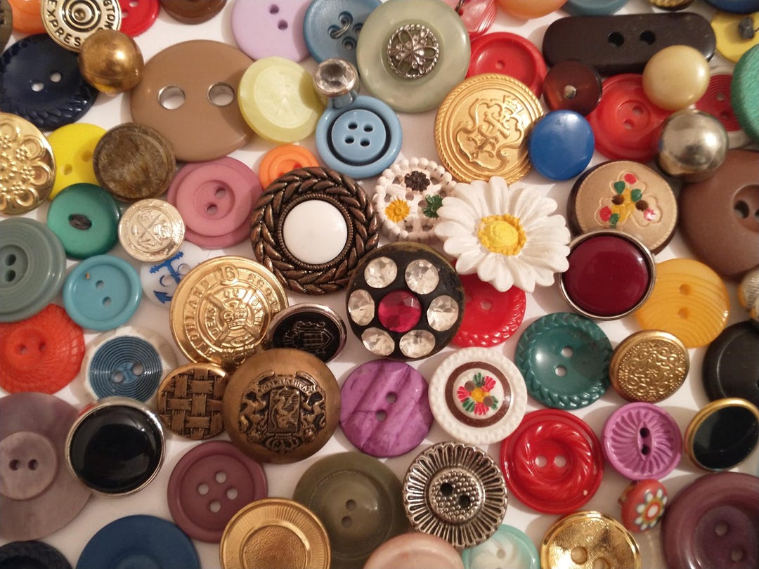 Vintage Buttons Lot 100 Buttons / All in the Picture Included/ Assorted ...
