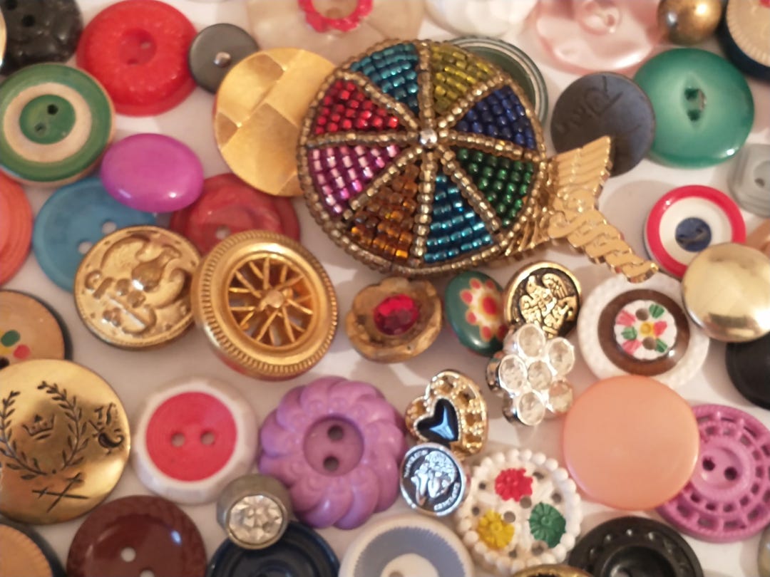 Vintage Buttons Lot 100 Buttons / All Included/ Assorted Button Lot ...