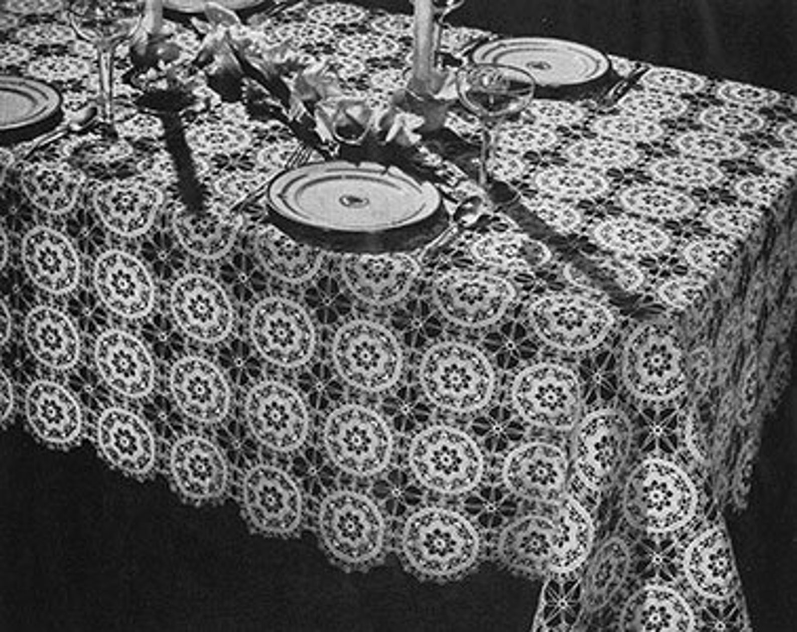 Vintage Pattern Crochet Renaissance Motif Tablecloth. PDF Download. - Etsy