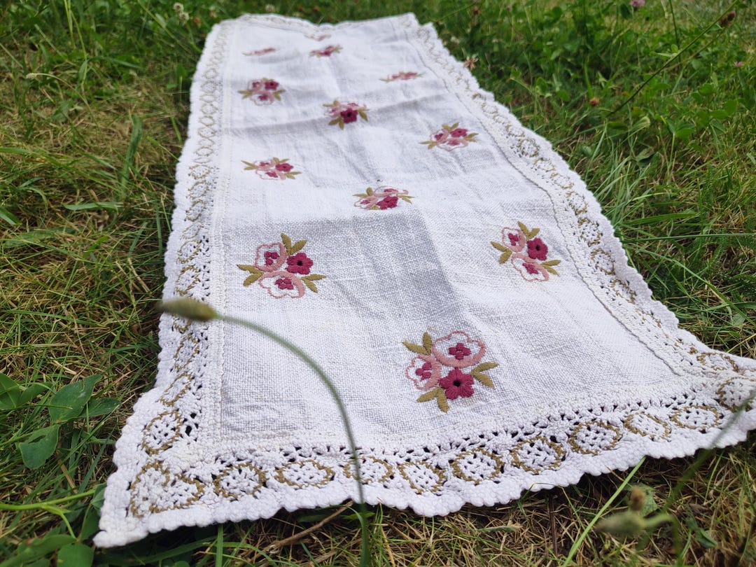 80s Vintage Cream Linen Table Runner Floral Embroidery. Size 97x35cm ...