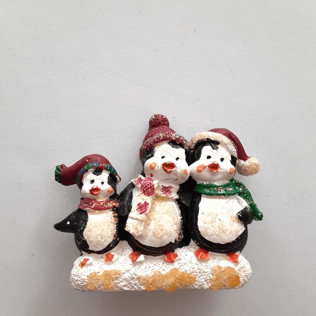 Vintage Resin Happy Holiday Penguins Brooch Pin 2" - Etsy