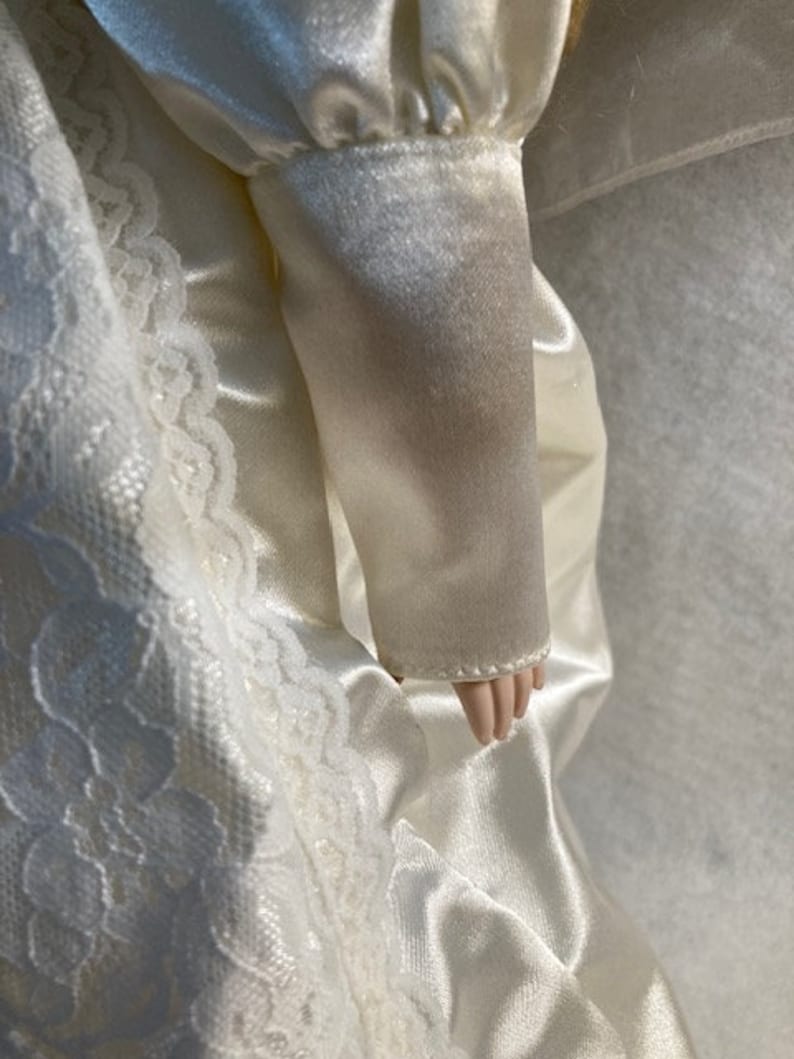 Vintage Porcelain Bride Porcelain Doll in Wedding Dress With Veil W ...