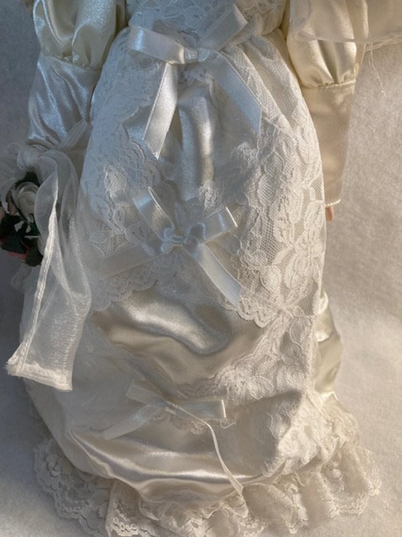 Vintage Porcelain Bride Porcelain Doll in Wedding Dress With Veil W ...