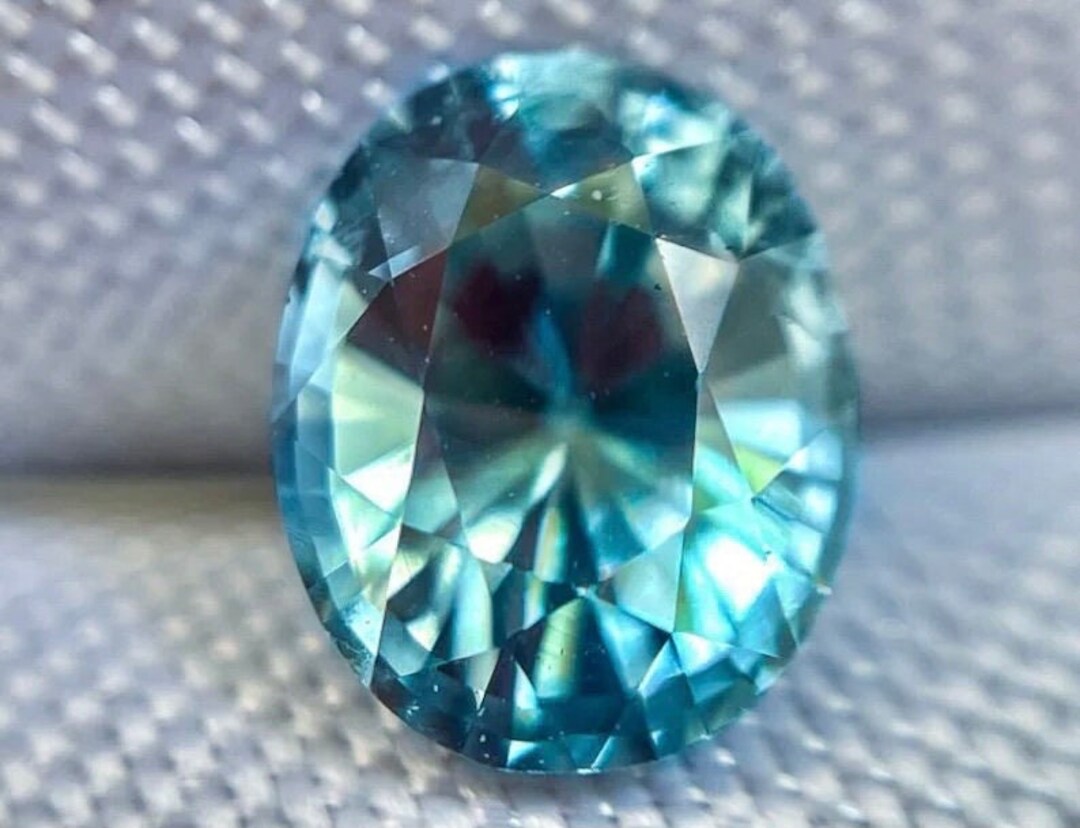 Oceanic Opulence: Stunning 1 Carat Blue Sapphire Oval-cut Gem - Etsy