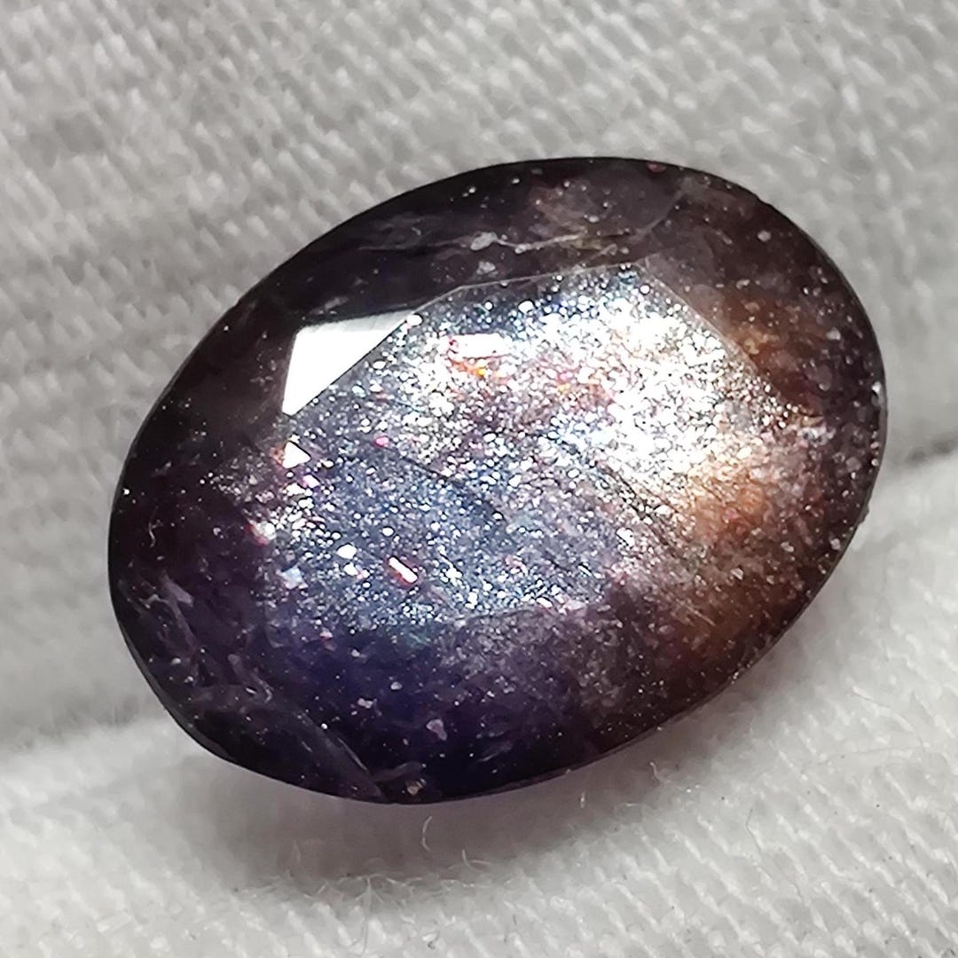 Glitter Fire Iolite Sunstone Cut, 1.6 Cts (9.5x7x4.5mm) Oval Shape ...