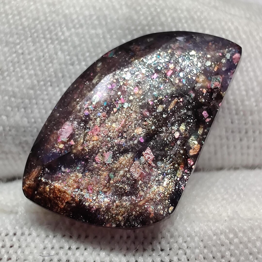 Multi Dot Fire Iolite Sunstone Cut, 8 Cts (17x11.5x5.5mm) Fancy Shape ...