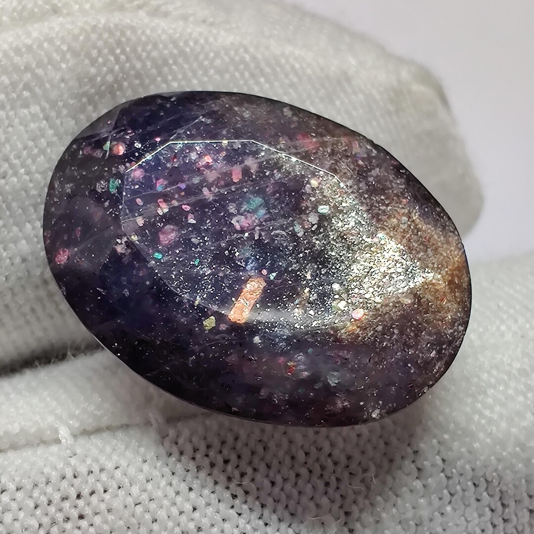 Multi Dots Sparkling Blue Iolite Sunstone, 13.7 Cts (19.5x15x8.5mm) 100 ...