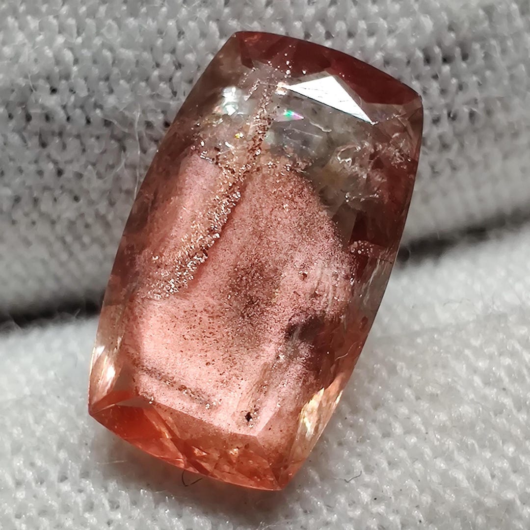 Flashy Pink Dot Andesine Labradorite Cut, 2.1 Cts (11x6.5x4mm) 100% ...