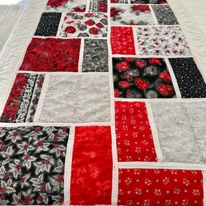 Christmas Bed Runner Patchwork Quilt Red, White, Black, and Silver Poinsettias Christmas ...