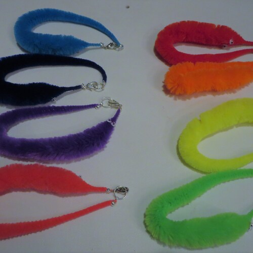 Worm on a String Hair Bow - Etsy