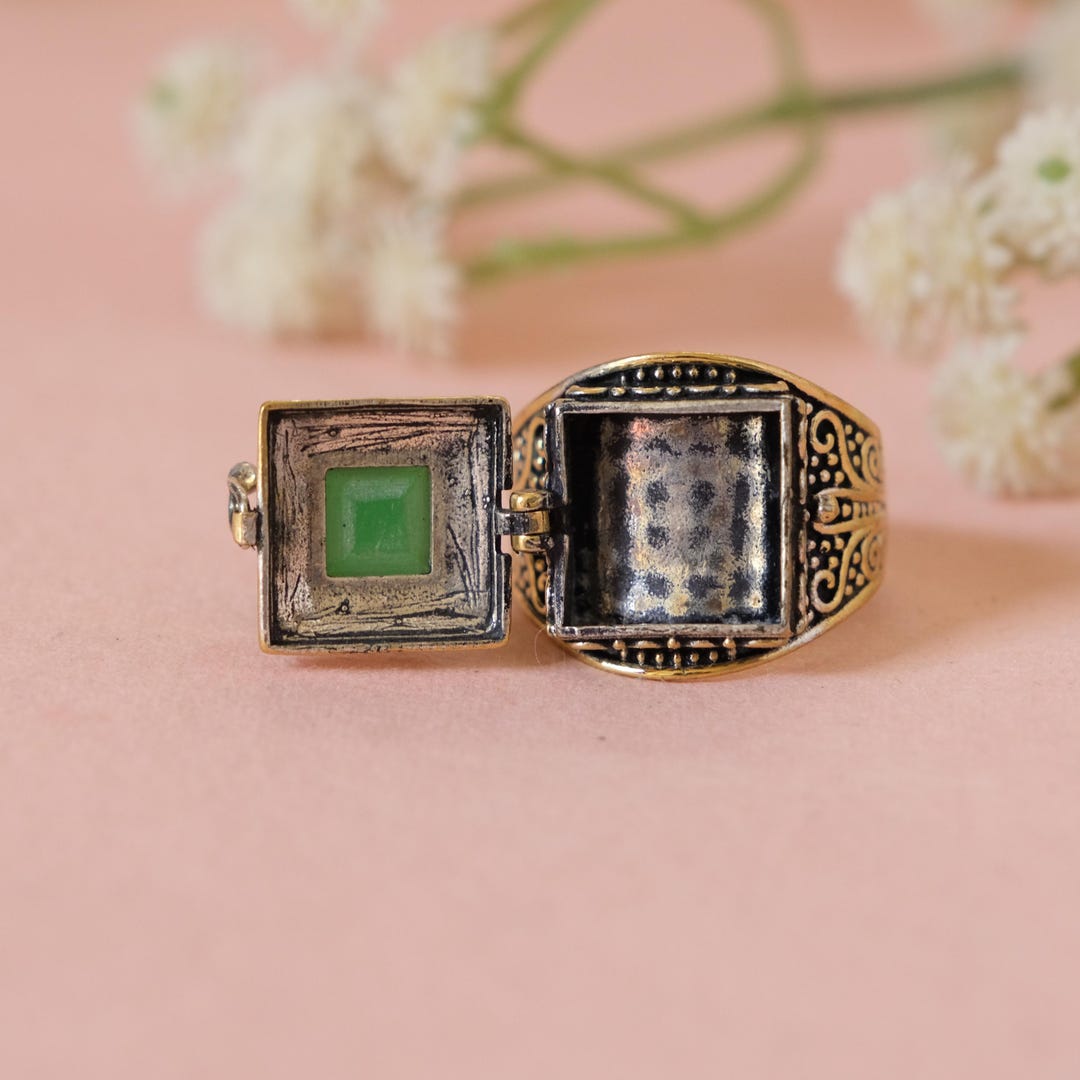 Green Stone Poison Ring | Square Gem Locket Ring | Secret Compartment ...