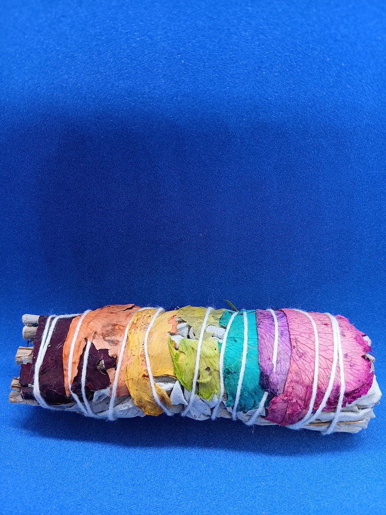 7 Chakra Smudge Stick- White Sage, Rose Petals, Aura Cleansing ...