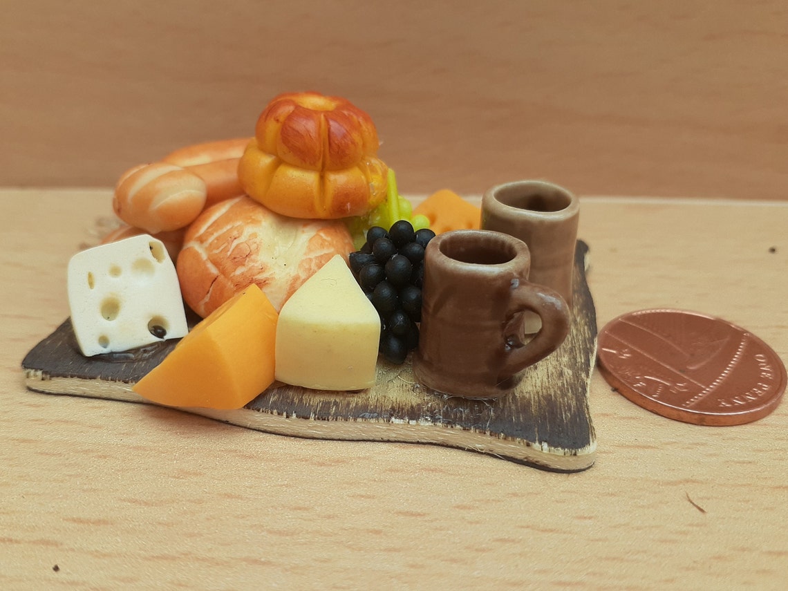 1:12 Dolls House Miniature Tudor Assorted Cheese and Bread on a Wooden ...