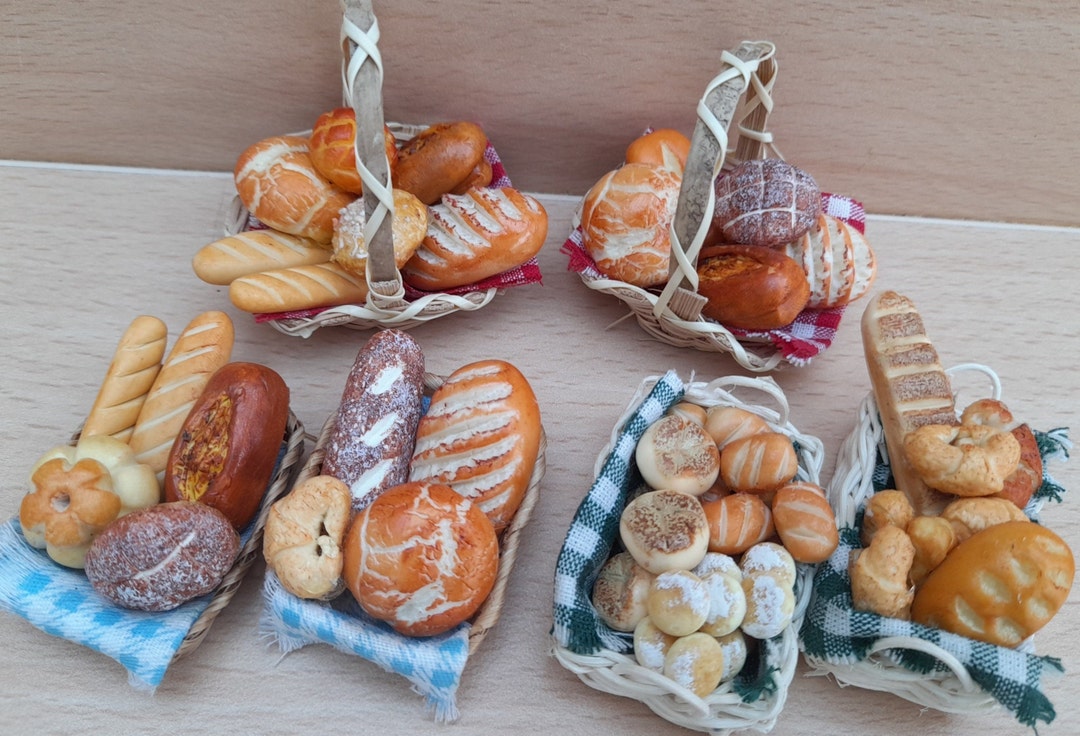 1:12 Dolls House Miniature Bakers Assorted Breads in a Pretty Wicker ...