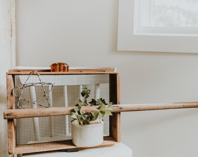 Vintage Androck Sifter, 1950's Kitchen Scene, Hand-i-sift, Red Handle ...