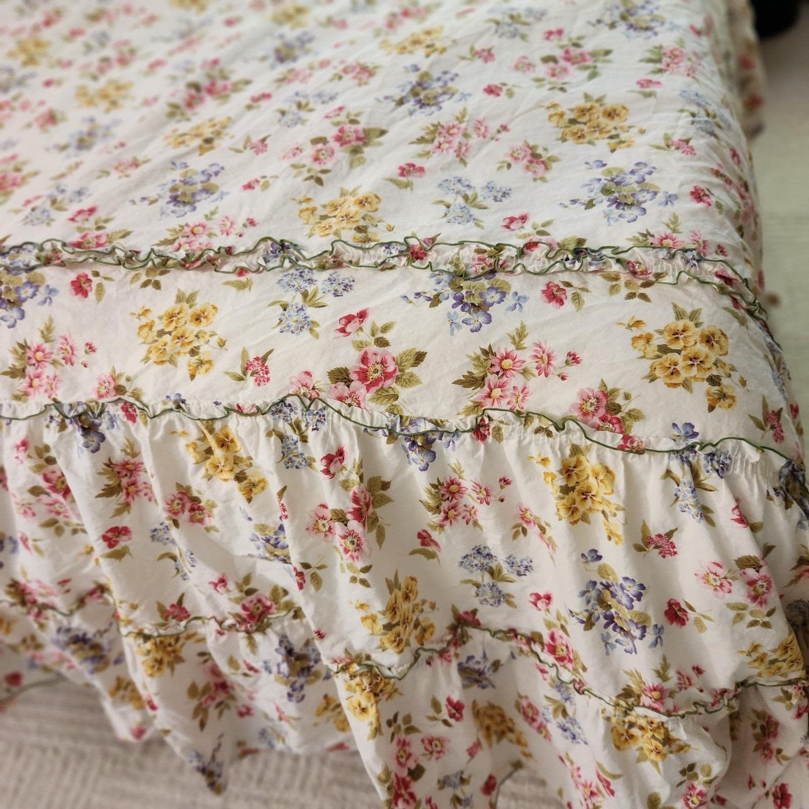 Shabby Chic Feminine White Floral Bedspread Ruffle Tiered Twin ...