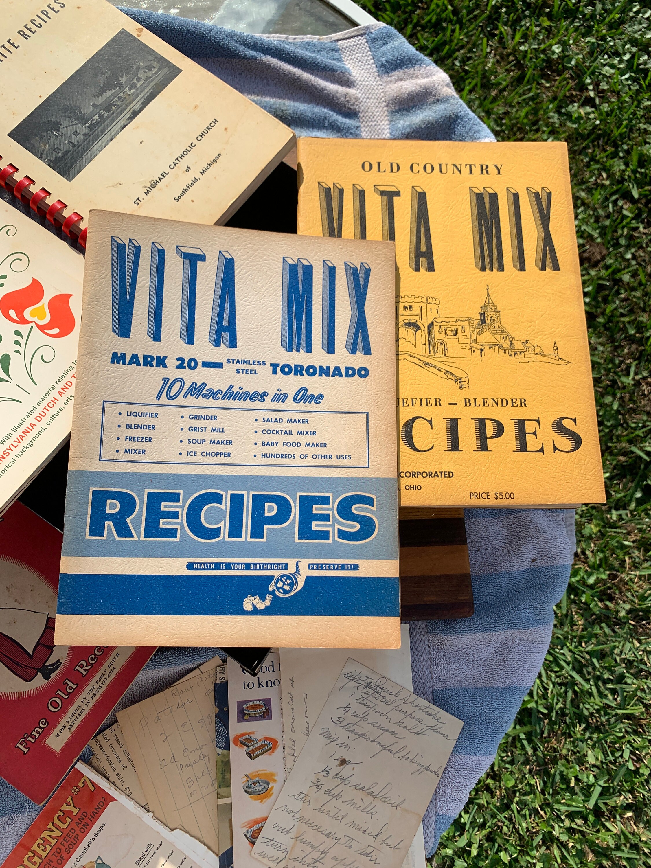 Vintage Metal Portable File Case With Assortment of Vintage Cookbooks ...