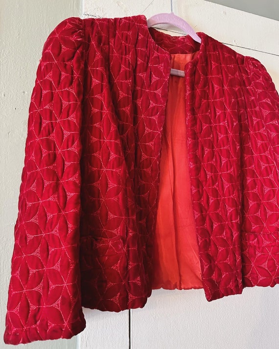 1940s Crimson Red Quilted Velvet Bed Jacket | S — M - Gem