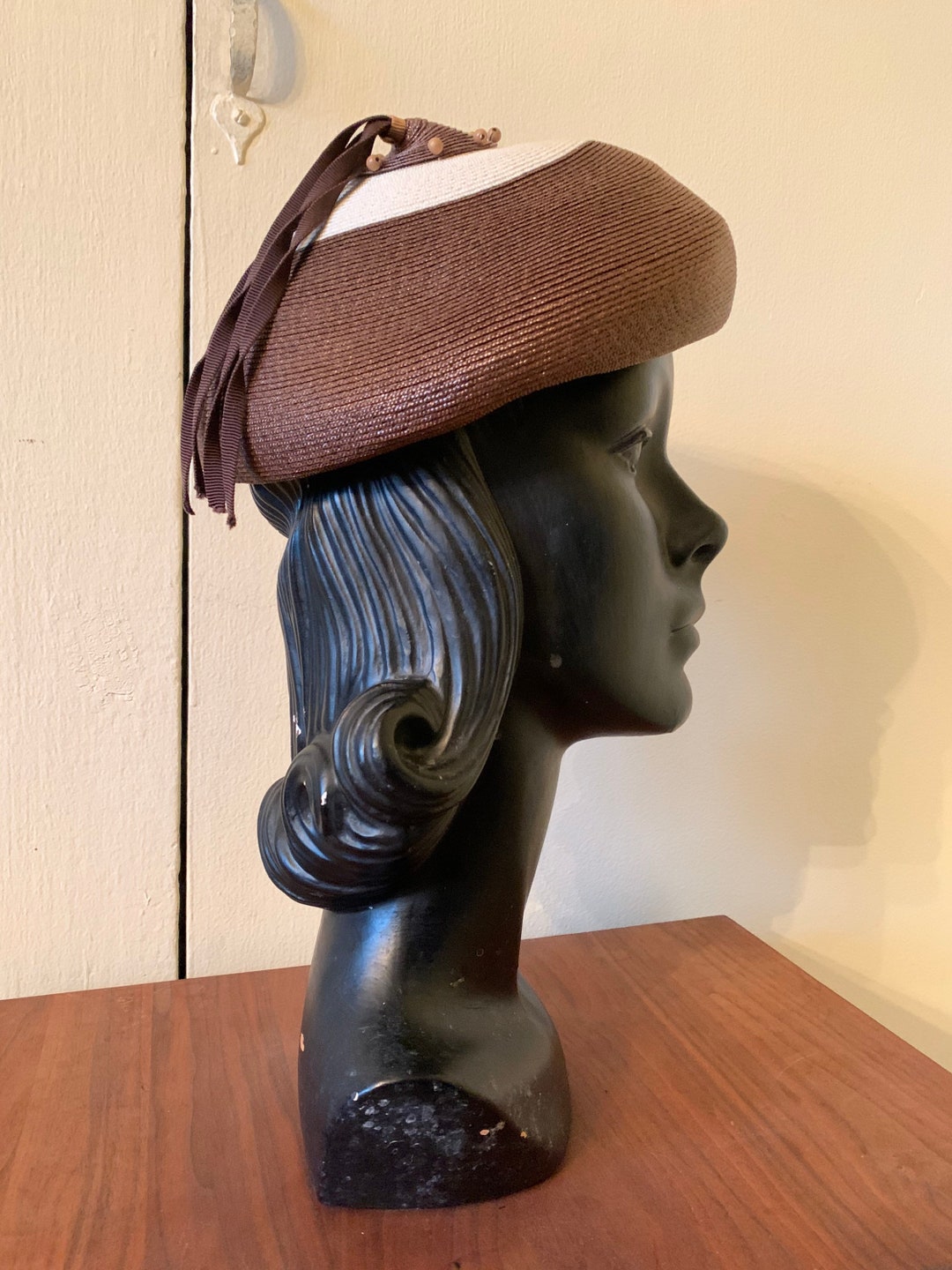 1940s Straw Tilt Hat With Tassels | Vintage Two-tone Bellini Beret ...