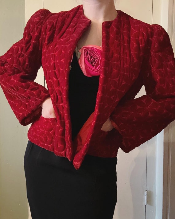 1940s Crimson Red Quilted Velvet Bed Jacket | S — M - Gem