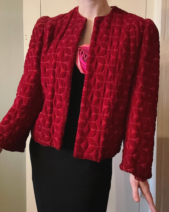 1940s Crimson Red Quilted Velvet Bed Jacket | S — M - Gem