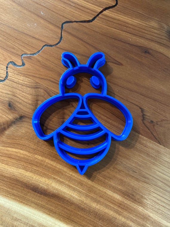 Bee Cookie Cutter with detail | Etsy
