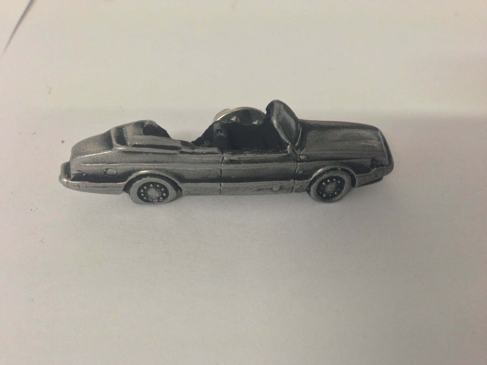 Classic Sweden Car 900 Convertible Ref214 Car Keyring or Pin Badge ...