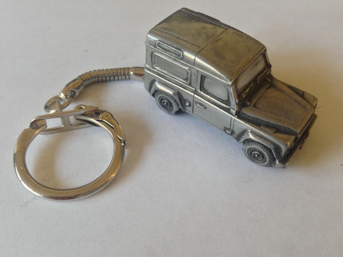 Off Roader Classic Car 4X4 Defender Ref115 Car Keyring or Pin Badge ...