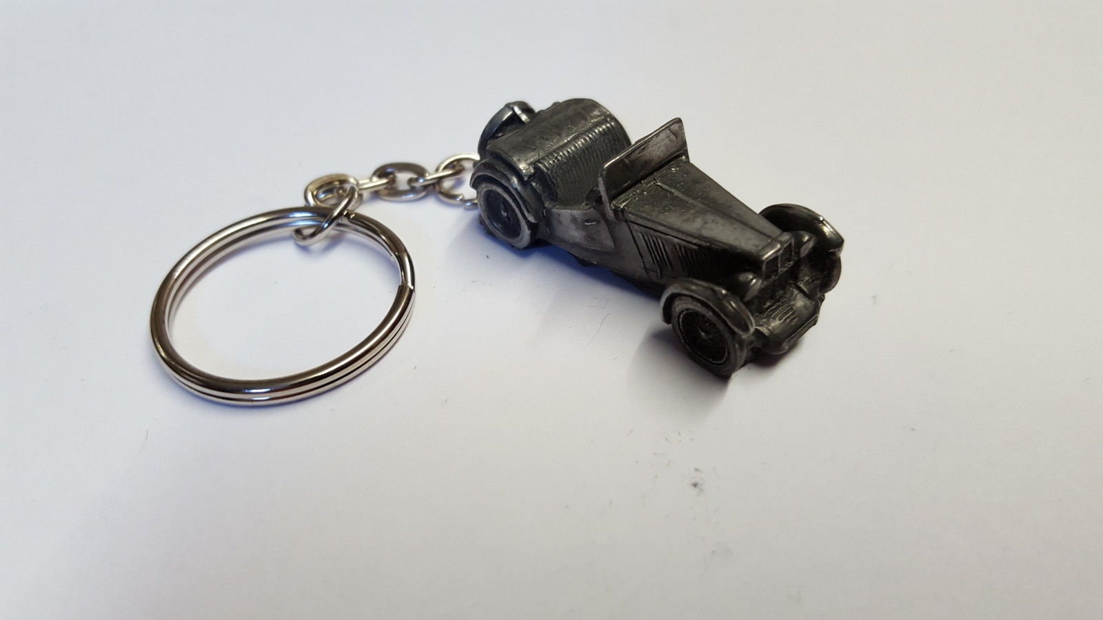 Classic Car Pewter Effect MG J2 Ref138 Car Keyring or Pin Badge Classic ...