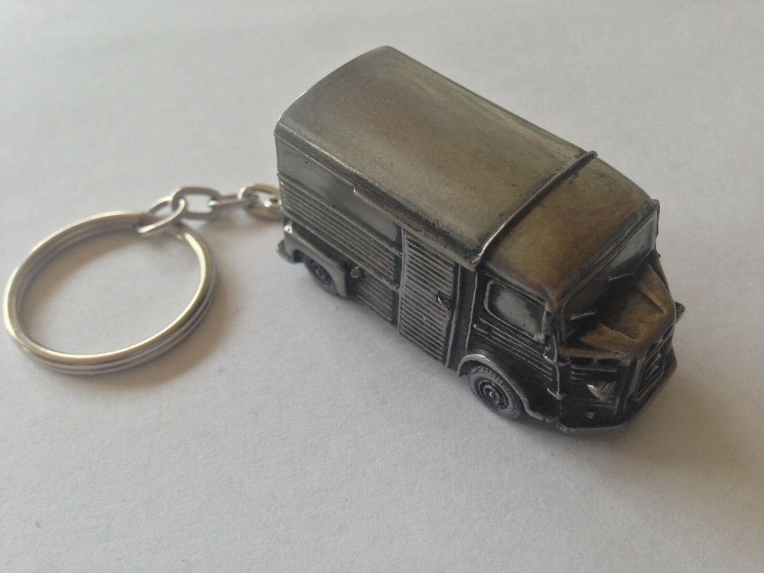 Classic French Car Pewter Effect HY Van Ref43 Car Keyring or Pin Badge ...