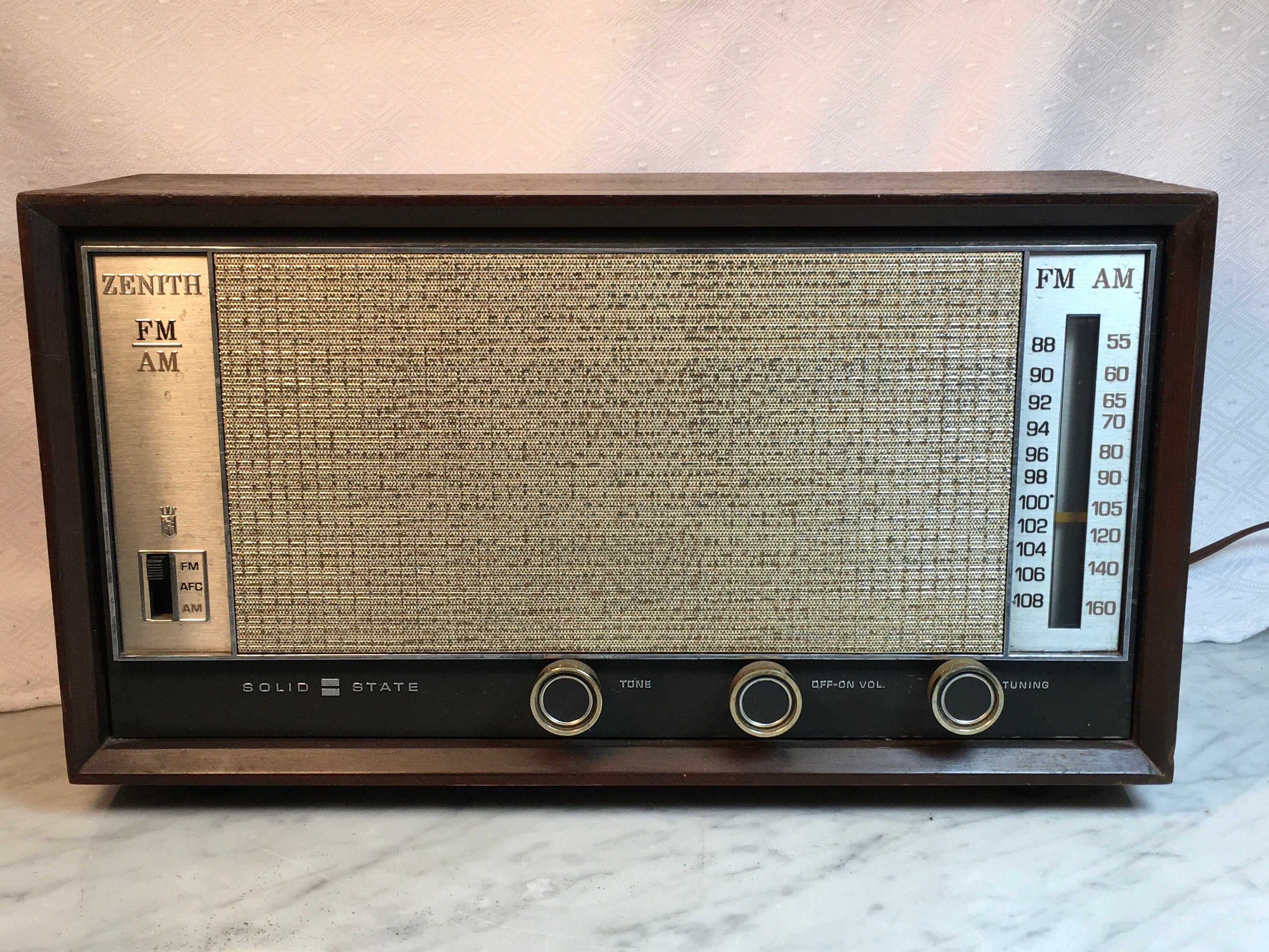 Vintage Zenith Solid State Long Distance Radio Model Z436W AM FM Table ...