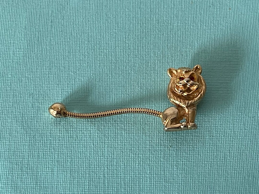 Vintage Lion Brooch, Gold Lion Pin, Movable Tail Lion Brooch, King of ...