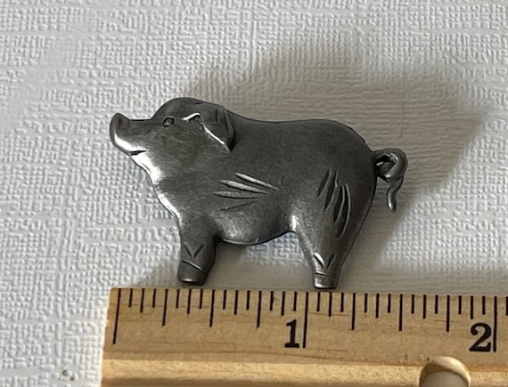 Vintage pig brooch, porky pig, pewter pig pin, gray p… - Gem